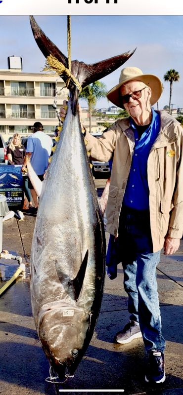 230 pound bluefin tuna: That’s right Caught a 230 pound bluefin tuna On ...