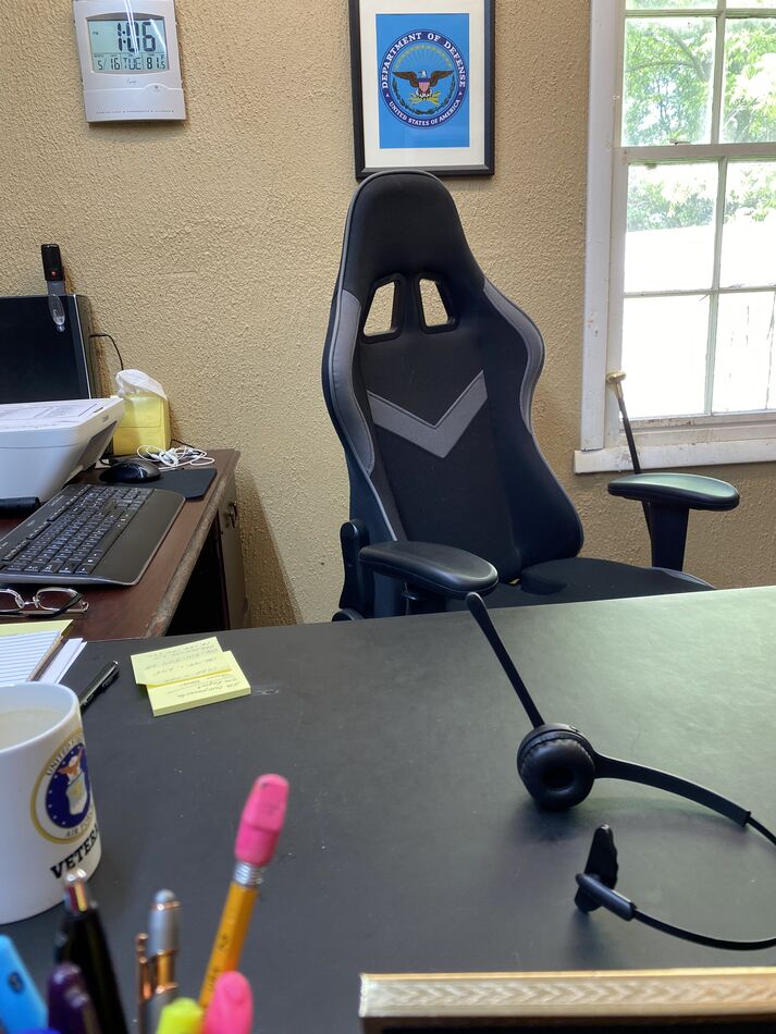 Accidental Face du Jour 12/18: Good morning!!! My BIL’s office chair ...