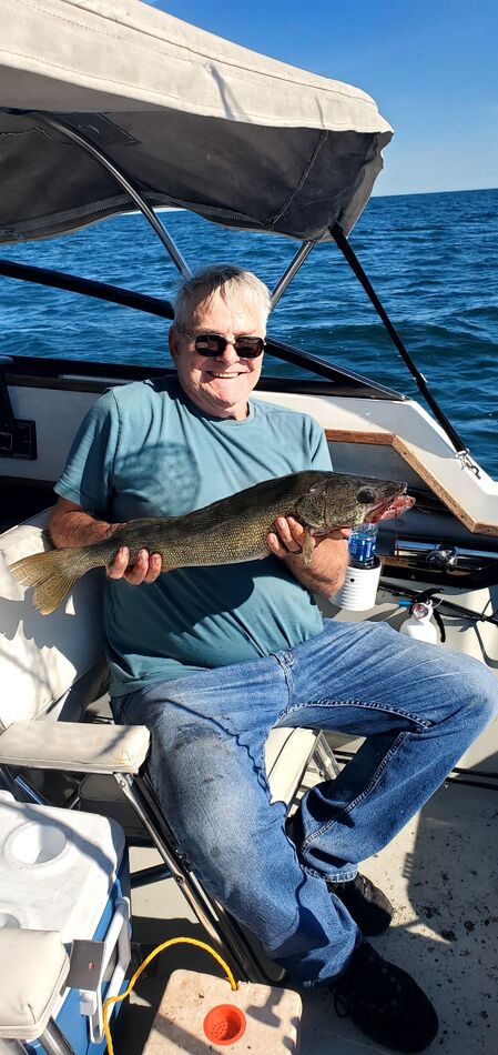 Biggest walleye yesterday: 4 pound 15 ounce...