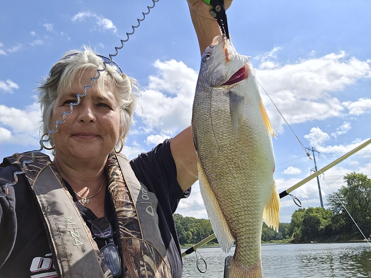 Kankakee River fishing: Good day fishing sunday...