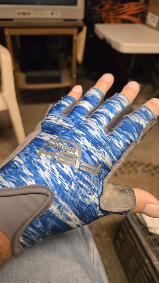 Does sunscreen on your hands scare off the fish? I have noticed a ...